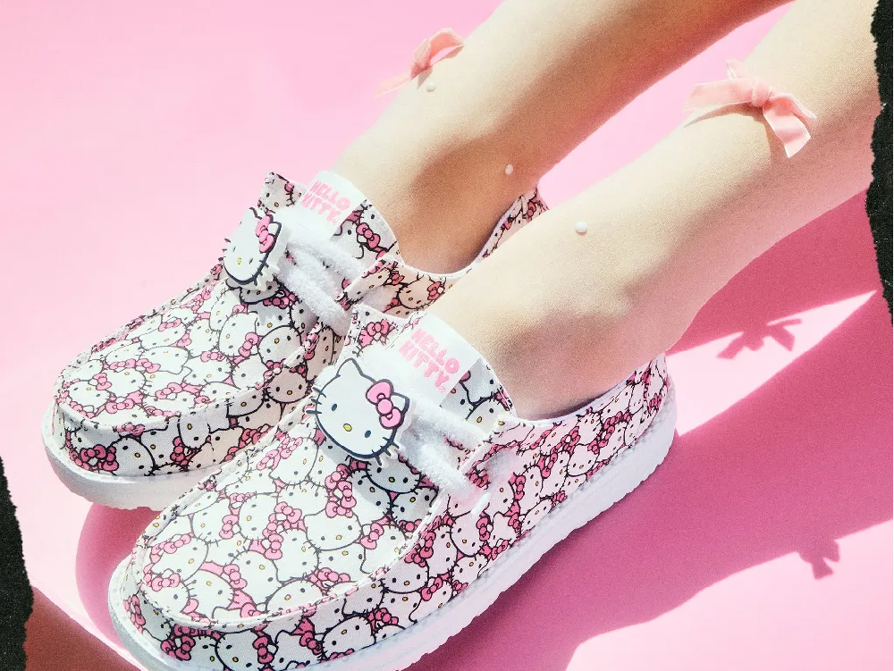 Обувной бренд Hey Dude выпустил коллаборацию с Hello Kitty - Вестник лицензионного рынка - b2b ...